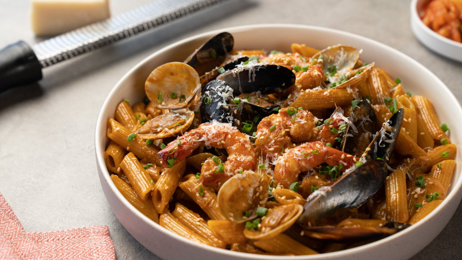 Seafood Kimchi Pasta – The Meatmen